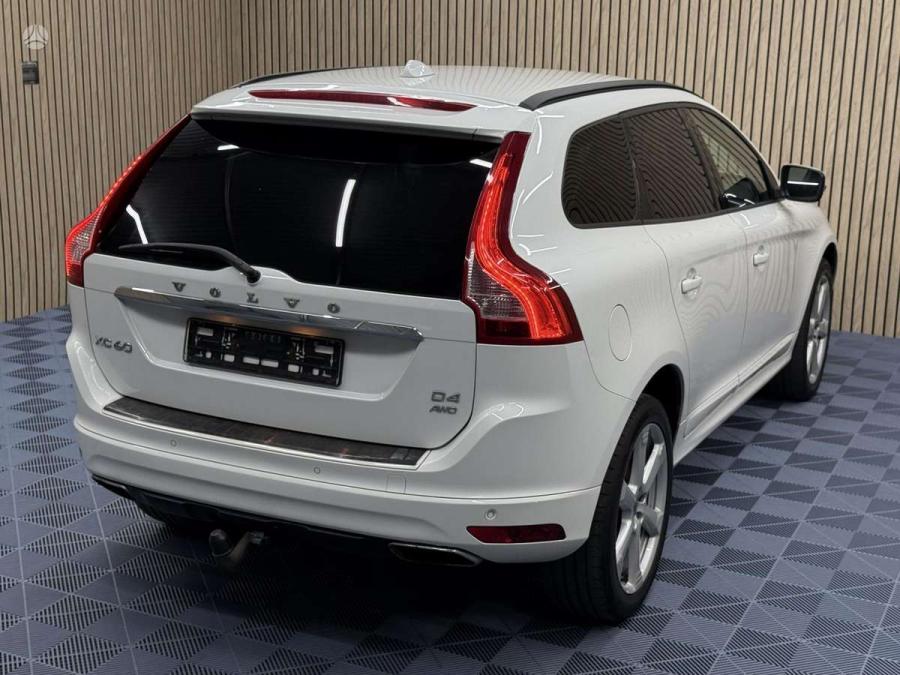 White Volvo XC60 2015 in Marijampole, with an engine capacity of 2.40 L and mileage of 229 thousand km for 12799 €, photo 12 on AUTOMOTO.COM.LV