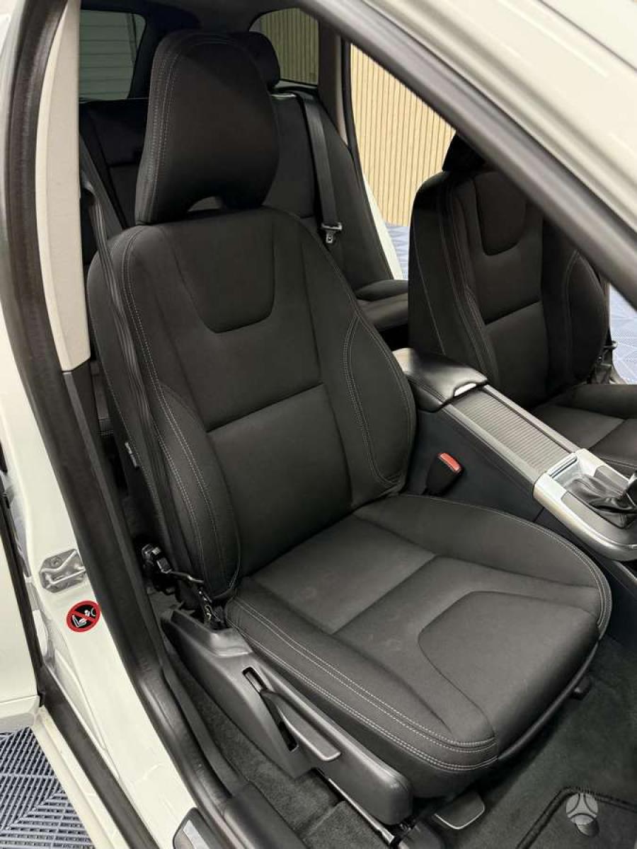 White Volvo XC60 2015 in Marijampole, with an engine capacity of 2.40 L and mileage of 229 thousand km for 12799 €, photo 16 on AUTOMOTO.COM.LV
