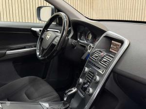 White Volvo XC60 2015 in Marijampole, with an engine capacity of 2.40 L and mileage of 229 thousand km for 12799 €, photo 20 on AUTOMOTO.COM.LV