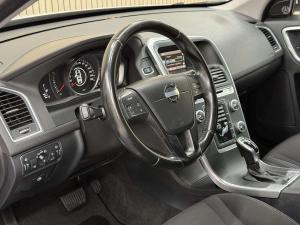 White Volvo XC60 2015 in Marijampole, with an engine capacity of 2.40 L and mileage of 229 thousand km for 12799 €, photo 22 on AUTOMOTO.COM.LV