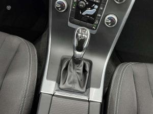 White Volvo XC60 2015 in Marijampole, with an engine capacity of 2.40 L and mileage of 229 thousand km for 12799 €, photo 29 on AUTOMOTO.COM.LV