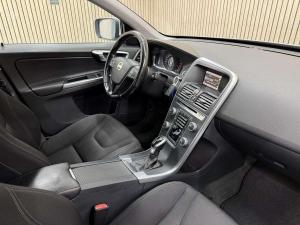 White Volvo XC60 2015 in Marijampole, with an engine capacity of 2.40 L and mileage of 229 thousand km for 12799 €, photo 30 on AUTOMOTO.COM.LV