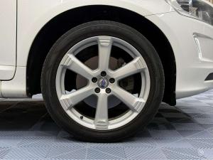 White Volvo XC60 2015 in Marijampole, with an engine capacity of 2.40 L and mileage of 229 thousand km for 12799 €, photo 32 on AUTOMOTO.COM.LV