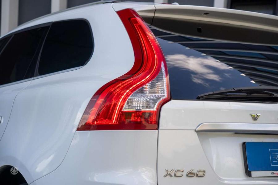 Balts Volvo XC60 2015 Viļņa, ar dzinēja tilpumu 2.40 L un nobraukumu 453 tūkst. km par 12499 €, foto 5 vietnē AUTOMOTO.COM.LV