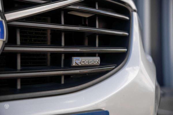 Balts Volvo XC60 2015 Viļņa, ar dzinēja tilpumu 2.40 L un nobraukumu 453 tūkst. km par 12499 €, foto 7 vietnē AUTOMOTO.COM.LV