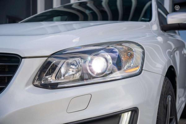Balts Volvo XC60 2015 Viļņa, ar dzinēja tilpumu 2.40 L un nobraukumu 453 tūkst. km par 12499 €, foto 9 vietnē AUTOMOTO.COM.LV