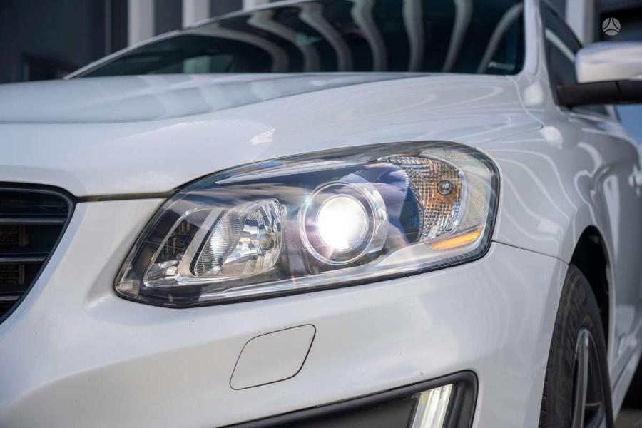 Balts Volvo XC60 2015 Viļņa, ar dzinēja tilpumu 2.40 L un nobraukumu 453 tūkst. km par 12499 €, foto 10 vietnē AUTOMOTO.COM.LV