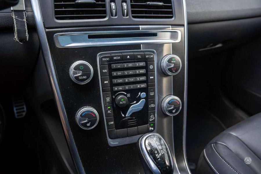 Balts Volvo XC60 2015 Viļņa, ar dzinēja tilpumu 2.40 L un nobraukumu 453 tūkst. km par 12499 €, foto 17 vietnē AUTOMOTO.COM.LV