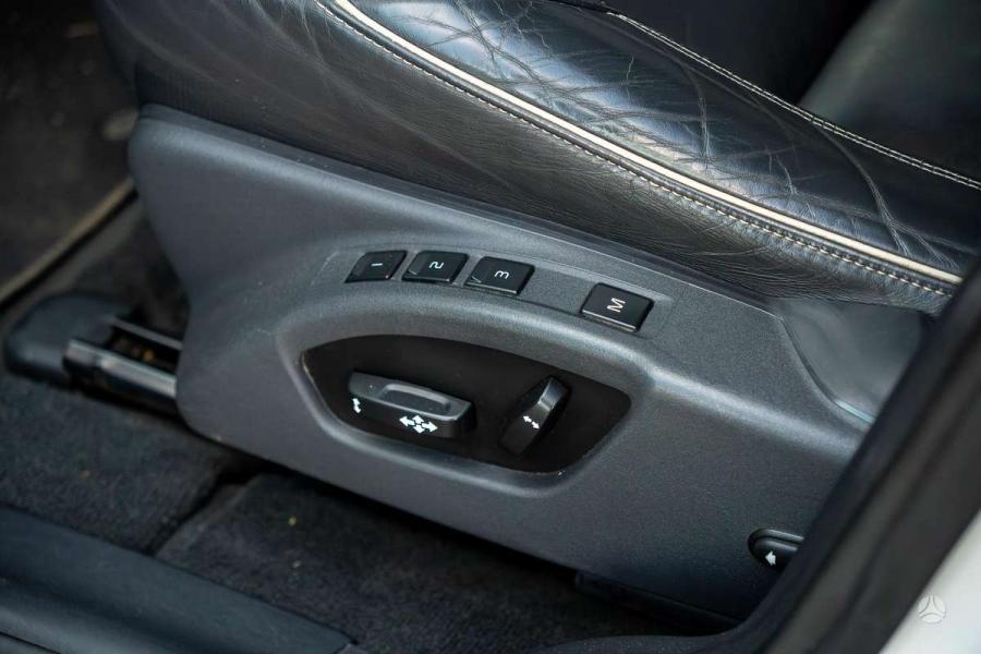 Balts Volvo XC60 2015 Viļņa, ar dzinēja tilpumu 2.40 L un nobraukumu 453 tūkst. km par 12499 €, foto 18 vietnē AUTOMOTO.COM.LV