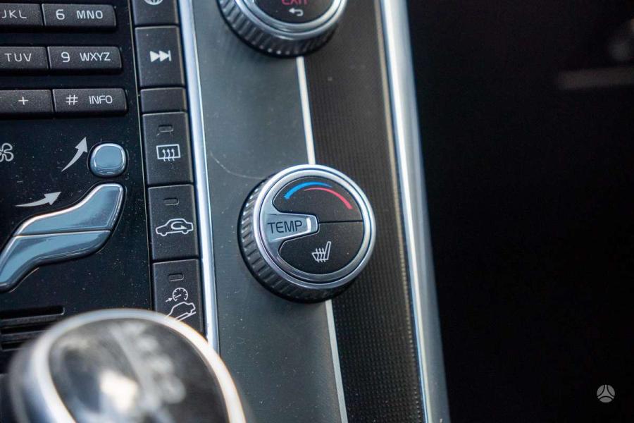 Balts Volvo XC60 2015 Viļņa, ar dzinēja tilpumu 2.40 L un nobraukumu 453 tūkst. km par 12499 €, foto 23 vietnē AUTOMOTO.COM.LV