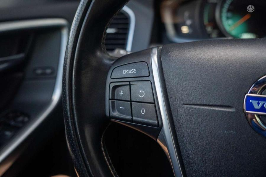 Balts Volvo XC60 2015 Viļņa, ar dzinēja tilpumu 2.40 L un nobraukumu 453 tūkst. km par 12499 €, foto 24 vietnē AUTOMOTO.COM.LV
