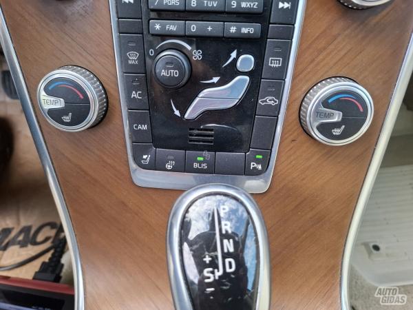 Balts Volvo XC60 2015 Klaipėda, ar dzinēja tilpumu 3.00 L un nobraukumu 227 tūkst. km par 11600 €, foto 3 vietnē AUTOMOTO.COM.LV