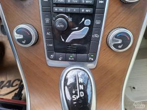 White Volvo XC60 2015 in Klaipeda, with an engine capacity of 3.00 L and mileage of 227 thousand km for 11600 €, photo 4 on AUTOMOTO.COM.LV