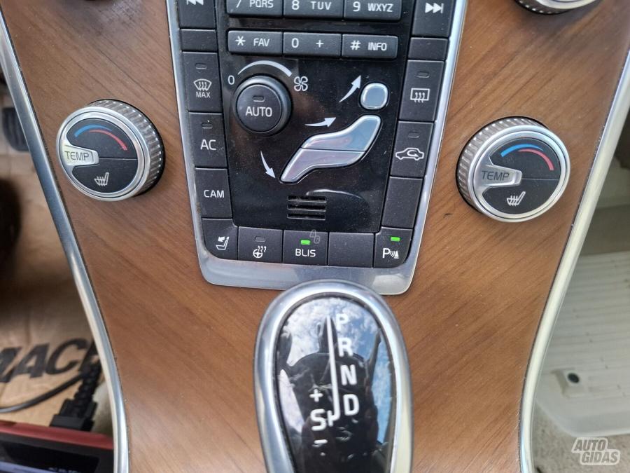 White Volvo XC60 2015 in Klaipeda, with an engine capacity of 3.00 L and mileage of 227 thousand km for 11600 €, photo 4 on AUTOMOTO.COM.LV