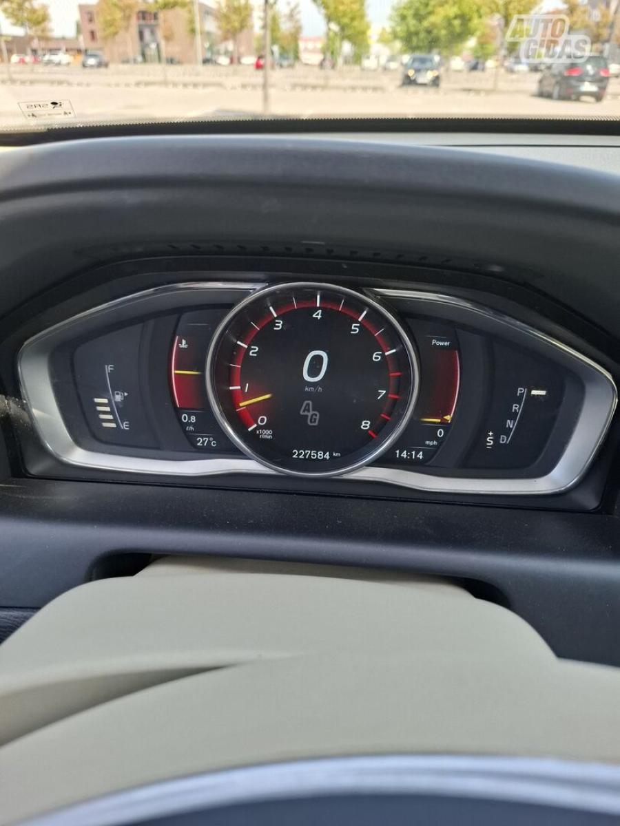 White Volvo XC60 2015 in Klaipeda, with an engine capacity of 3.00 L and mileage of 227 thousand km for 11600 €, photo 14 on AUTOMOTO.COM.LV