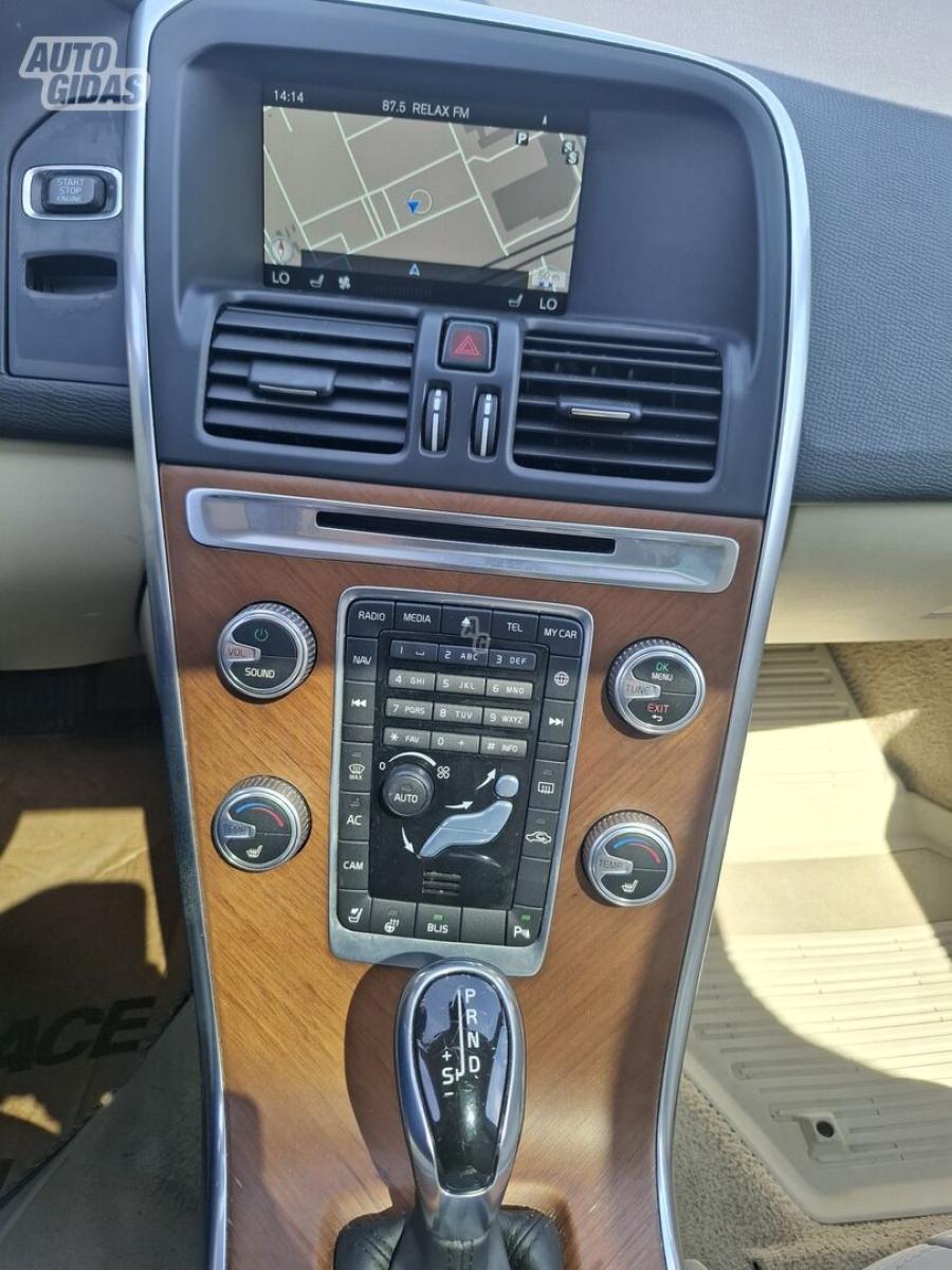 White Volvo XC60 2015 in Klaipeda, with an engine capacity of 3.00 L and mileage of 227 thousand km for 11600 €, photo 15 on AUTOMOTO.COM.LV