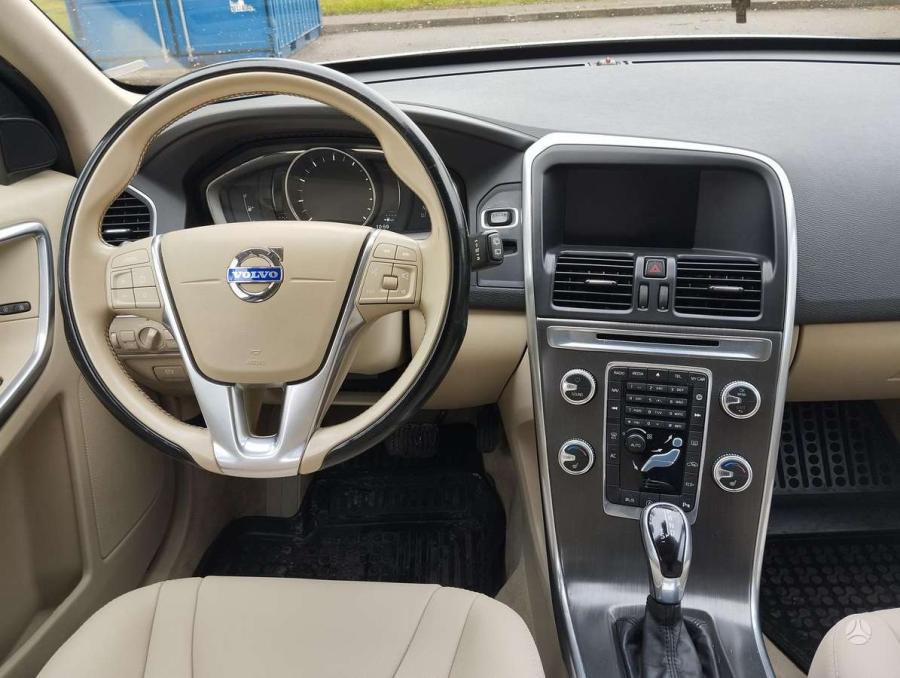 Balts Volvo XC60 2015 Šauļi, ar dzinēja tilpumu 1.97 L un nobraukumu 205 tūkst. km par 12500 €, foto 10 vietnē AUTOMOTO.COM.LV
