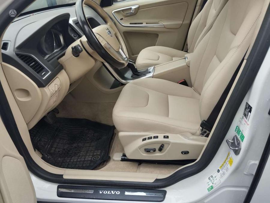 Balts Volvo XC60 2015 Šauļi, ar dzinēja tilpumu 1.97 L un nobraukumu 205 tūkst. km par 12500 €, foto 14 vietnē AUTOMOTO.COM.LV