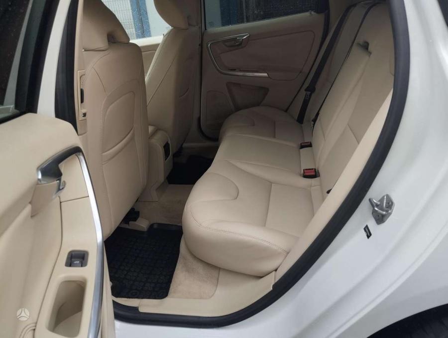 Balts Volvo XC60 2015 Šauļi, ar dzinēja tilpumu 1.97 L un nobraukumu 205 tūkst. km par 12500 €, foto 15 vietnē AUTOMOTO.COM.LV