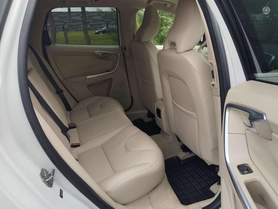 Balts Volvo XC60 2015 Šauļi, ar dzinēja tilpumu 1.97 L un nobraukumu 205 tūkst. km par 12500 €, foto 17 vietnē AUTOMOTO.COM.LV