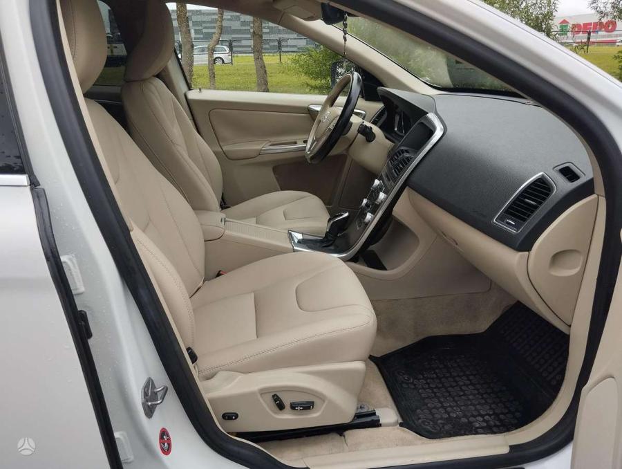 Balts Volvo XC60 2015 Šauļi, ar dzinēja tilpumu 1.97 L un nobraukumu 205 tūkst. km par 12500 €, foto 18 vietnē AUTOMOTO.COM.LV
