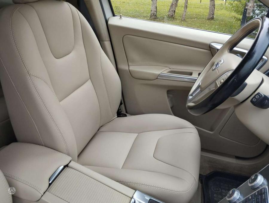 Balts Volvo XC60 2015 Šauļi, ar dzinēja tilpumu 1.97 L un nobraukumu 205 tūkst. km par 12500 €, foto 20 vietnē AUTOMOTO.COM.LV