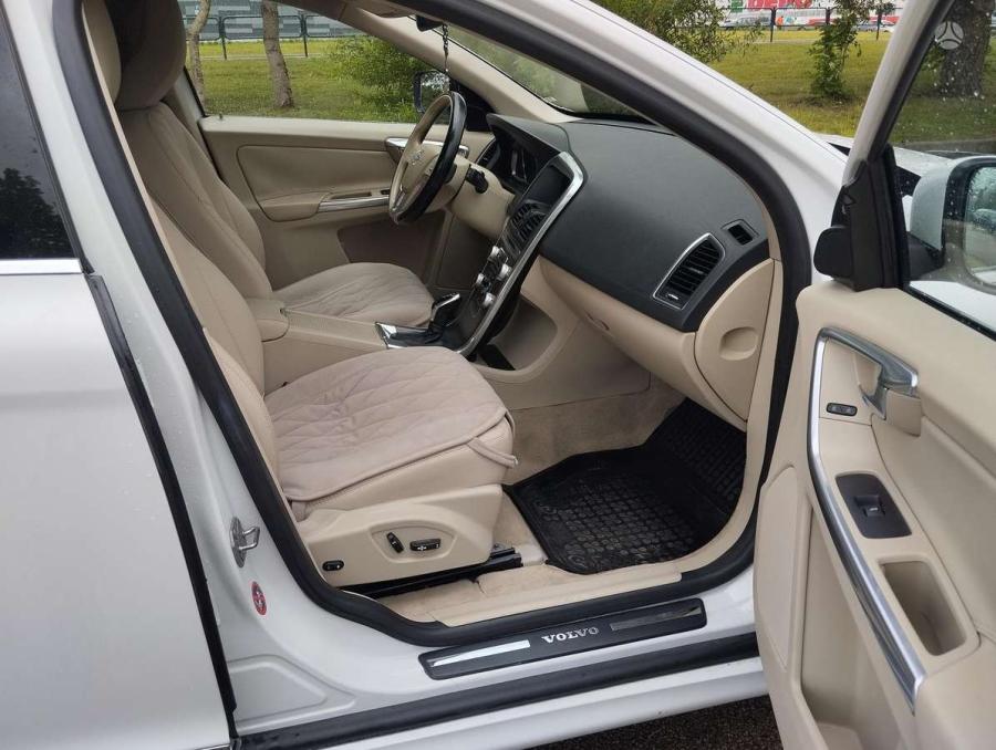 Balts Volvo XC60 2015 Šauļi, ar dzinēja tilpumu 1.97 L un nobraukumu 205 tūkst. km par 12500 €, foto 22 vietnē AUTOMOTO.COM.LV