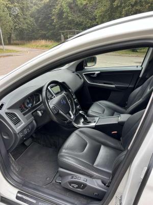 Balts Volvo XC60 2015 Tauragė, ar dzinēja tilpumu 1.97 L un nobraukumu 200 tūkst. km par 10650 €, foto 13 vietnē AUTOMOTO.COM.LV