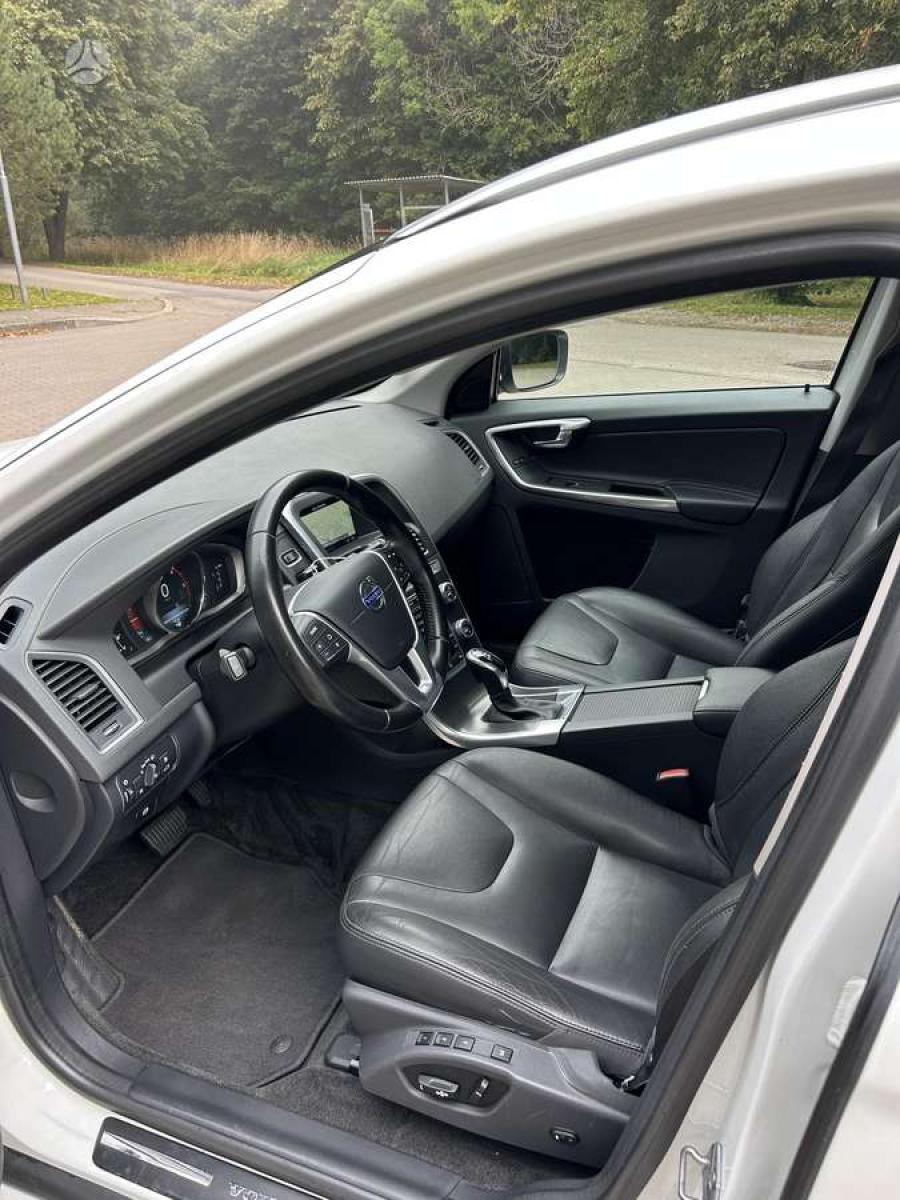 Balts Volvo XC60 2015 Tauragė, ar dzinēja tilpumu 1.97 L un nobraukumu 200 tūkst. km par 10650 €, foto 13 vietnē AUTOMOTO.COM.LV