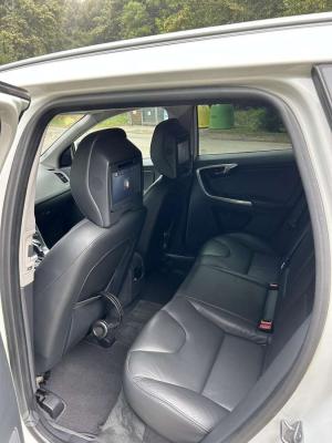 Balts Volvo XC60 2015 Tauragė, ar dzinēja tilpumu 1.97 L un nobraukumu 200 tūkst. km par 10650 €, foto 14 vietnē AUTOMOTO.COM.LV
