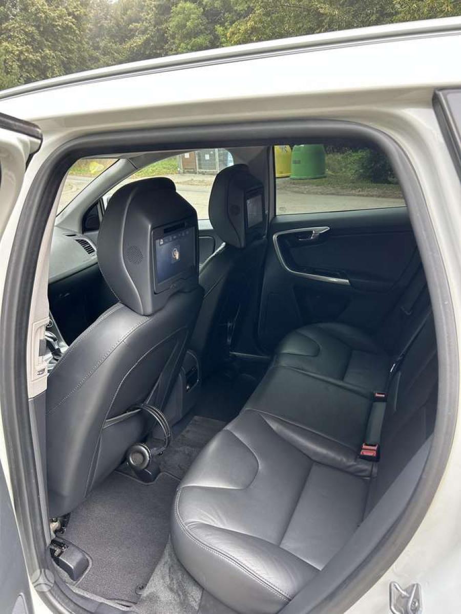 Balts Volvo XC60 2015 Tauragė, ar dzinēja tilpumu 1.97 L un nobraukumu 200 tūkst. km par 10650 €, foto 14 vietnē AUTOMOTO.COM.LV