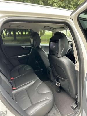Balts Volvo XC60 2015 Tauragė, ar dzinēja tilpumu 1.97 L un nobraukumu 200 tūkst. km par 10650 €, foto 16 vietnē AUTOMOTO.COM.LV