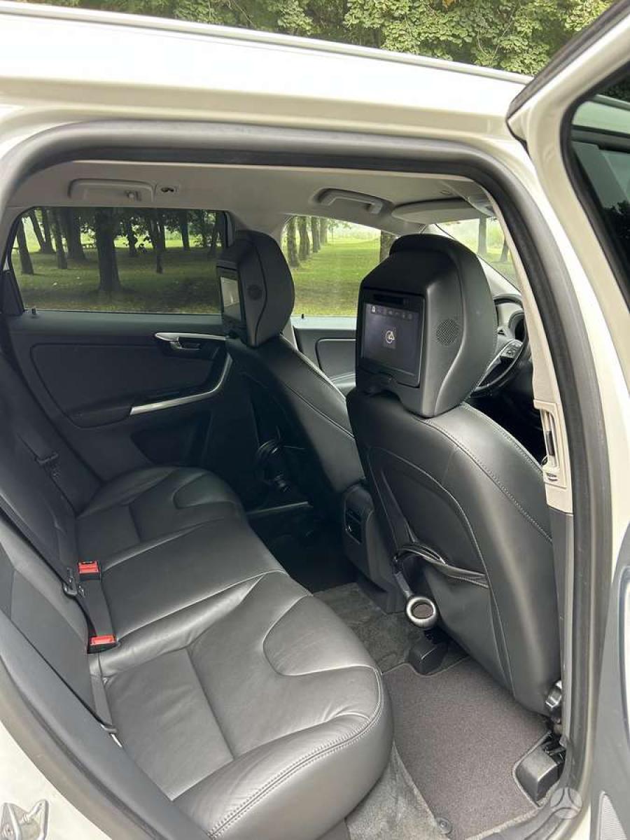 Balts Volvo XC60 2015 Tauragė, ar dzinēja tilpumu 1.97 L un nobraukumu 200 tūkst. km par 10650 €, foto 16 vietnē AUTOMOTO.COM.LV