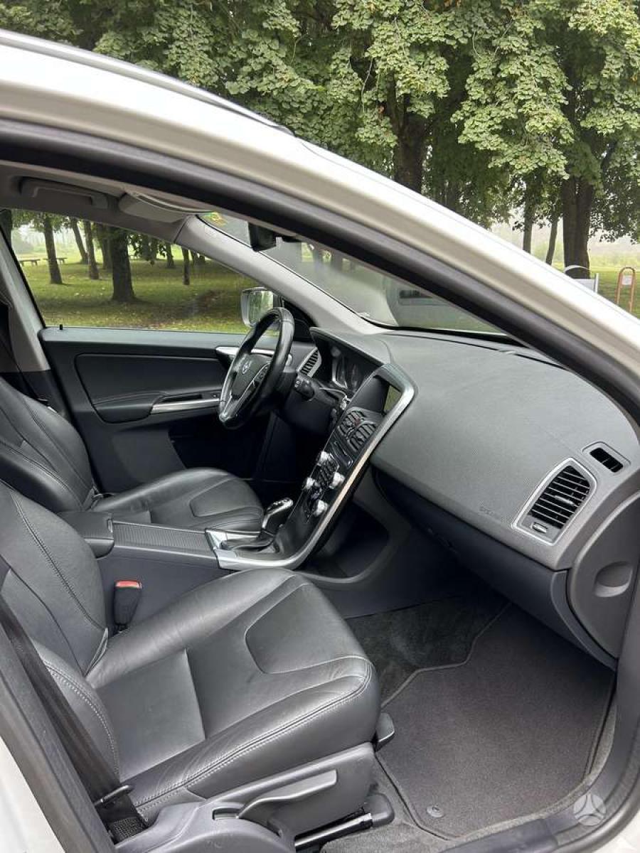 Balts Volvo XC60 2015 Tauragė, ar dzinēja tilpumu 1.97 L un nobraukumu 200 tūkst. km par 10650 €, foto 17 vietnē AUTOMOTO.COM.LV