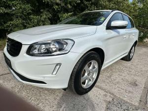 White Volvo XC60 2015 in Siauliai, with an engine capacity of 1.97 L and mileage of 279 thousand km for 8150 €, photo 3 on AUTOMOTO.COM.LV