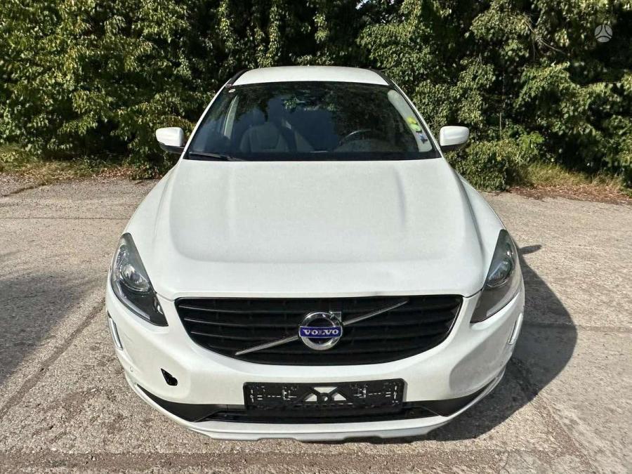 White Volvo XC60 2015 in Siauliai, with an engine capacity of 1.97 L and mileage of 279 thousand km for 8150 €, photo 5 on AUTOMOTO.COM.LV