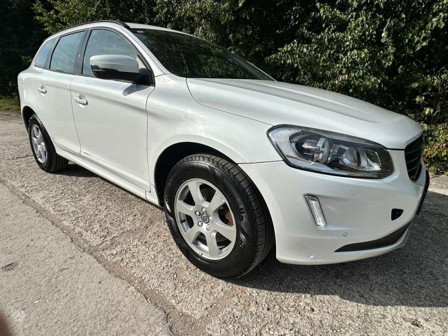 White Volvo XC60 2015 in Siauliai, with an engine capacity of 1.97 L and mileage of 279 thousand km for 8150 €, photo 7 on AUTOMOTO.COM.LV