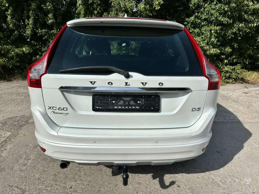 White Volvo XC60 2015 in Siauliai, with an engine capacity of 1.97 L and mileage of 279 thousand km for 8150 €, photo 10 on AUTOMOTO.COM.LV