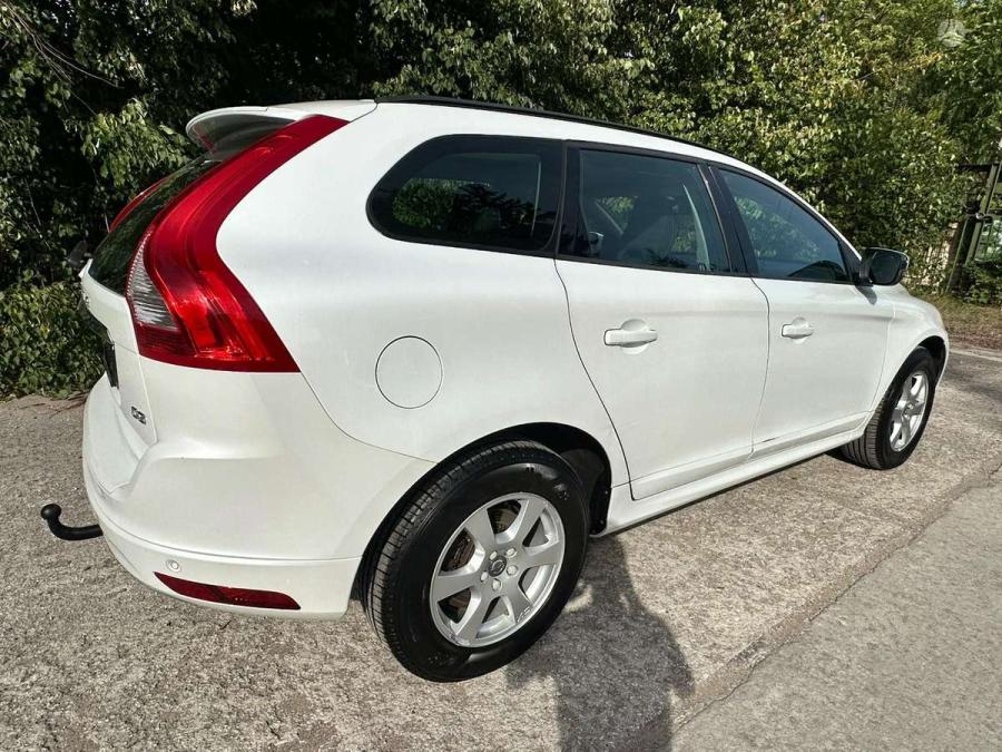 White Volvo XC60 2015 in Siauliai, with an engine capacity of 1.97 L and mileage of 279 thousand km for 8150 €, photo 12 on AUTOMOTO.COM.LV