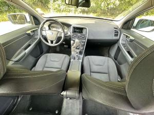 White Volvo XC60 2015 in Siauliai, with an engine capacity of 1.97 L and mileage of 279 thousand km for 8150 €, photo 19 on AUTOMOTO.COM.LV