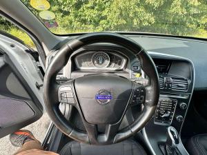 White Volvo XC60 2015 in Siauliai, with an engine capacity of 1.97 L and mileage of 279 thousand km for 8150 €, photo 21 on AUTOMOTO.COM.LV