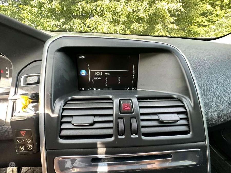 White Volvo XC60 2015 in Siauliai, with an engine capacity of 1.97 L and mileage of 279 thousand km for 8150 €, photo 23 on AUTOMOTO.COM.LV