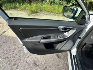 White Volvo XC60 2015 in Siauliai, with an engine capacity of 1.97 L and mileage of 279 thousand km for 8150 €, photo 28 on AUTOMOTO.COM.LV