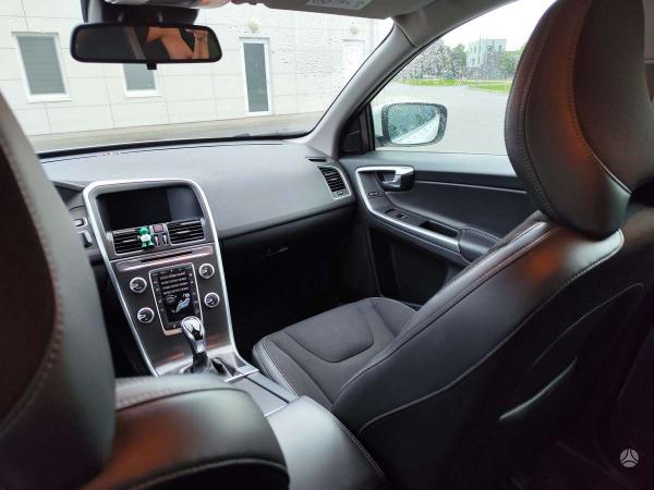 White Volvo XC60 2015 in Kaunas, with an engine capacity of 2.40 L and mileage of 310 thousand km for 9800 €, photo 8 on AUTOMOTO.COM.LV