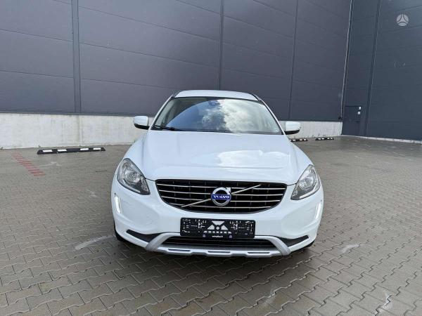 White Volvo XC60 2015 in Siauliai, with an engine capacity of 2.40 L and mileage of 249 thousand km for 11200 €, photo 3 on AUTOMOTO.COM.LV