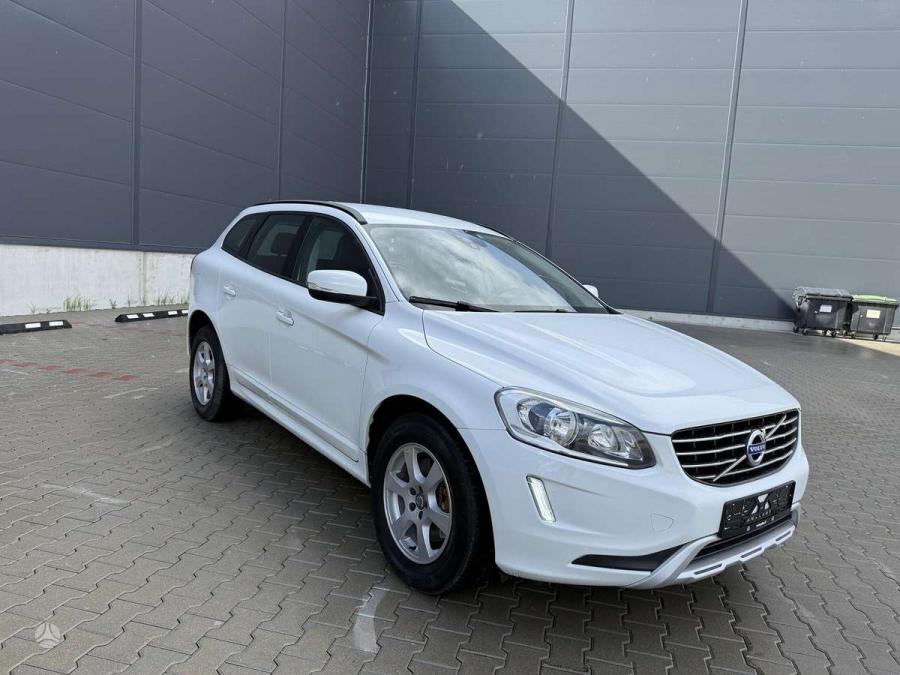 Balts Volvo XC60 2015 Šauļi, ar dzinēja tilpumu 2.40 L un nobraukumu 249 tūkst. km par 11200 €, foto 4 vietnē AUTOMOTO.COM.LV