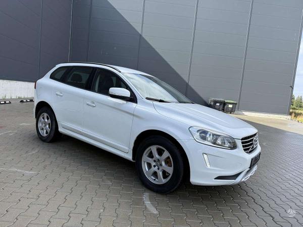 White Volvo XC60 2015 in Siauliai, with an engine capacity of 2.40 L and mileage of 249 thousand km for 11200 €, photo 5 on AUTOMOTO.COM.LV
