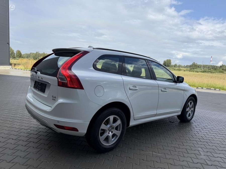 Balts Volvo XC60 2015 Šauļi, ar dzinēja tilpumu 2.40 L un nobraukumu 249 tūkst. km par 11200 €, foto 8 vietnē AUTOMOTO.COM.LV