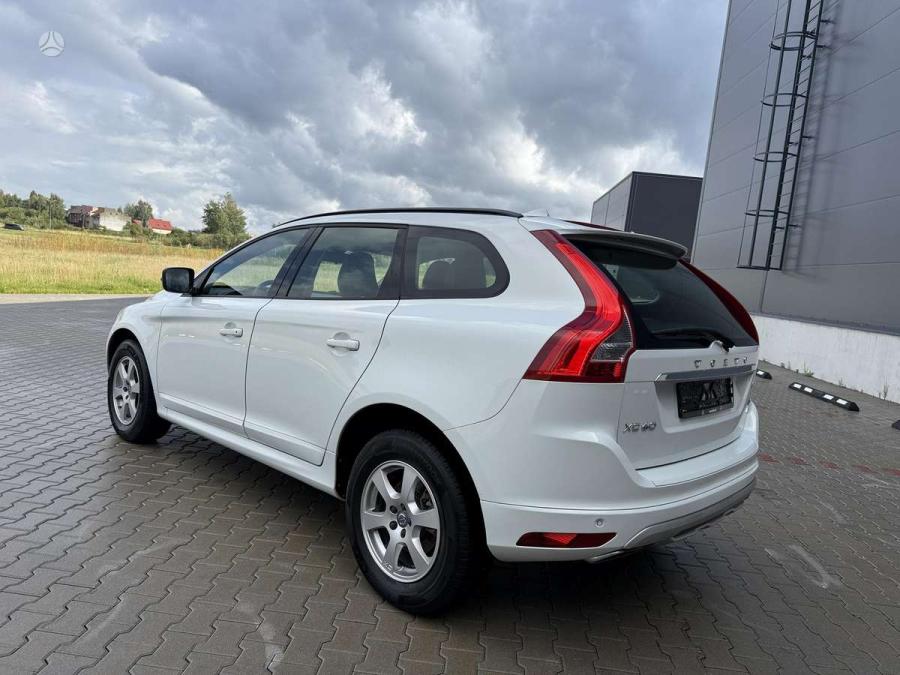 Balts Volvo XC60 2015 Šauļi, ar dzinēja tilpumu 2.40 L un nobraukumu 249 tūkst. km par 11200 €, foto 10 vietnē AUTOMOTO.COM.LV