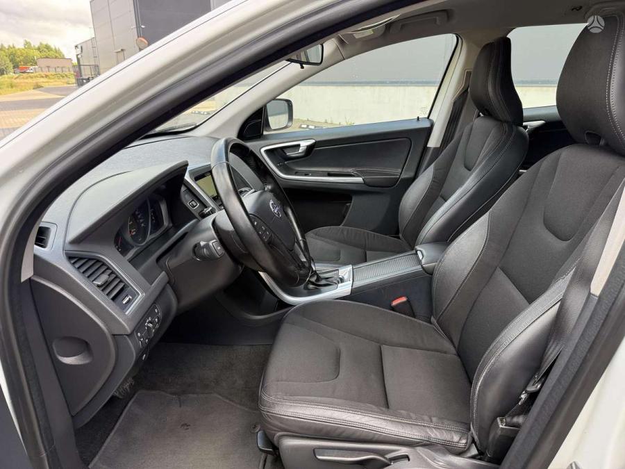 Balts Volvo XC60 2015 Šauļi, ar dzinēja tilpumu 2.40 L un nobraukumu 249 tūkst. km par 11200 €, foto 14 vietnē AUTOMOTO.COM.LV